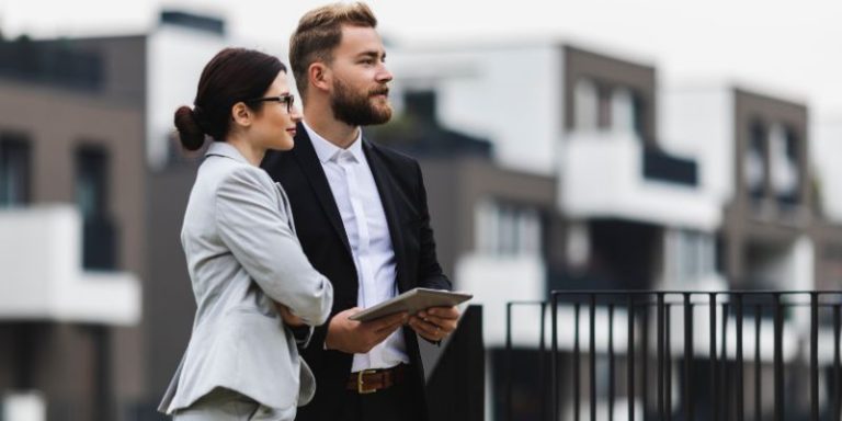 Real Estate Agent Job Description - [All You Need to Know]